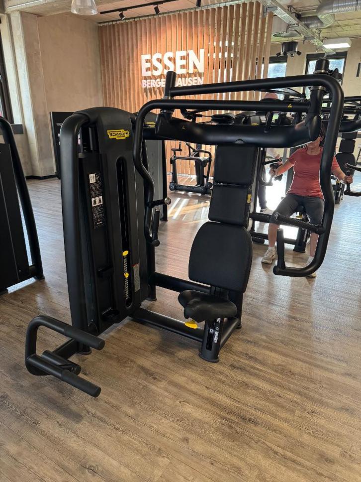 Technogym Selection Pro 900 Chest Press - Hype Fitness